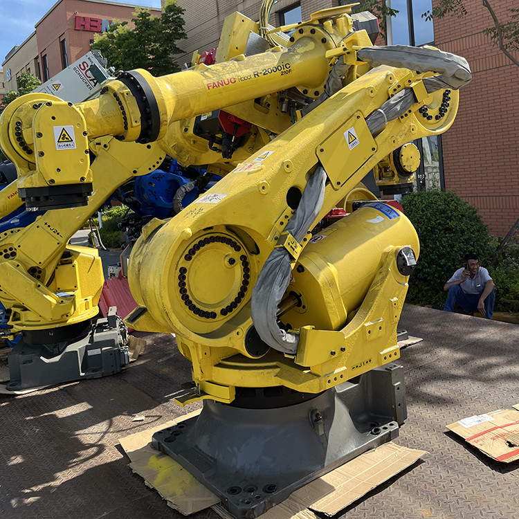 ข้อดีและข้อเสียของหุ่นยนต์ ABB และ FANUC คืออะไร